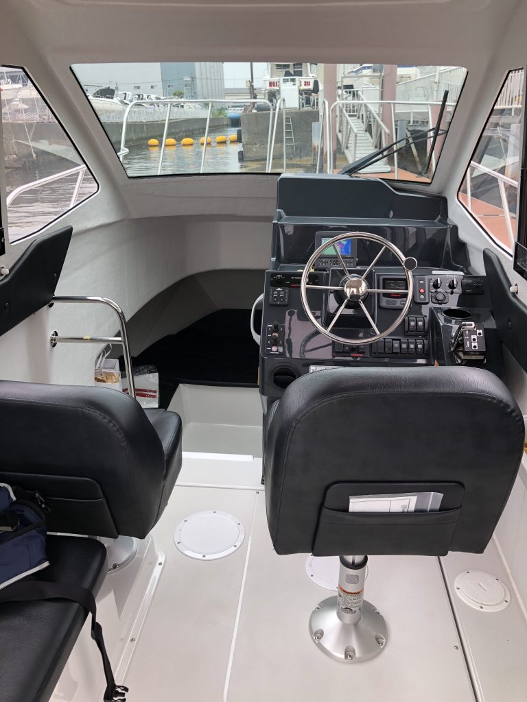 ヤンマーEX28C キャビン内レポート - 新艇中古艇・マリンエンジン販売 フィッシングボートプロショップ ロッキーマリン
